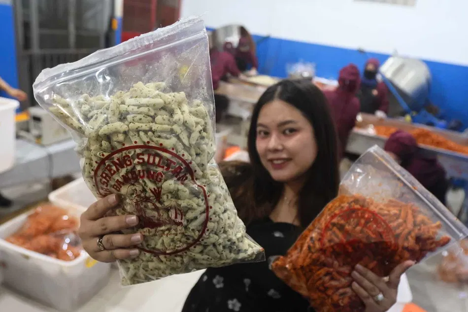 Yuli Sri Nuraeni, Wanita Bandung Sukses Jualan Basreng Melalui Media Sosial